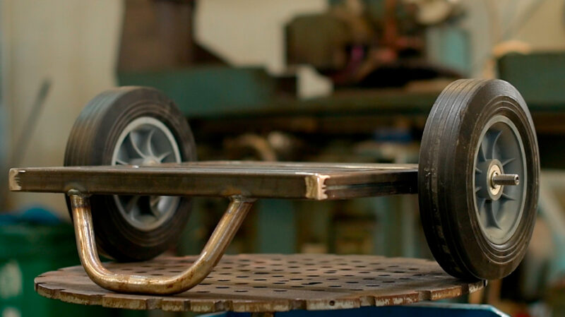 Project 0102 | Making an electrolysis tank - Make It Extreme